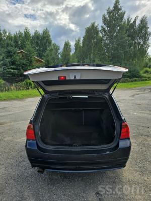 Blue BMW 320 2005 in Jelgava, with an engine capacity of 2.00 L and mileage of 321 thousand km for 4290 €, photo 8 on AUTOMOTO.COM.LV
