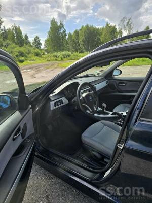 Blue BMW 320 2005 in Jelgava, with an engine capacity of 2.00 L and mileage of 321 thousand km for 4290 €, photo 9 on AUTOMOTO.COM.LV