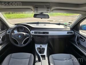 Blue BMW 320 2005 in Jelgava, with an engine capacity of 2.00 L and mileage of 321 thousand km for 4290 €, photo 14 on AUTOMOTO.COM.LV