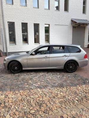 Zils BMW 320 2005 Kuldīga, ar dzinēja tilpumu 2.00 L un nobraukumu 353 tūkst. km par 2700 €, foto 11 vietnē AUTOMOTO.COM.LV