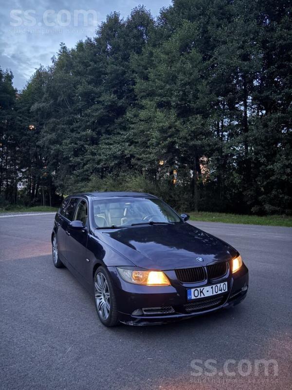 BMW 320 2005 Liepāja vietnē Zils BMW 320 2005 Liepāja, ar dzinēja tilpumu 2.00 L un nobraukumu 378 tūkst. km par 3990 €, foto 9 vietnē AUTOMOTO.COM.LV