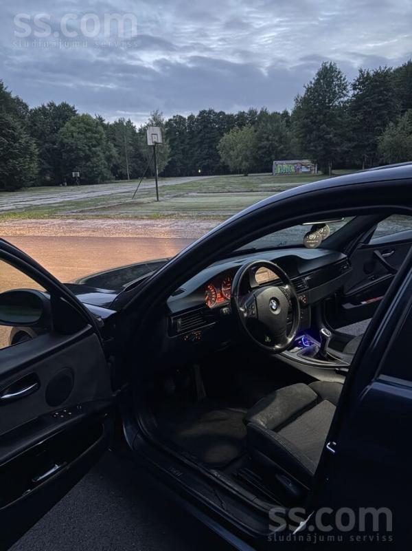 BMW 320 2005 Liepāja vietnē Zils BMW 320 2005 Liepāja, ar dzinēja tilpumu 2.00 L un nobraukumu 378 tūkst. km par 3990 €, foto 11 vietnē AUTOMOTO.COM.LV