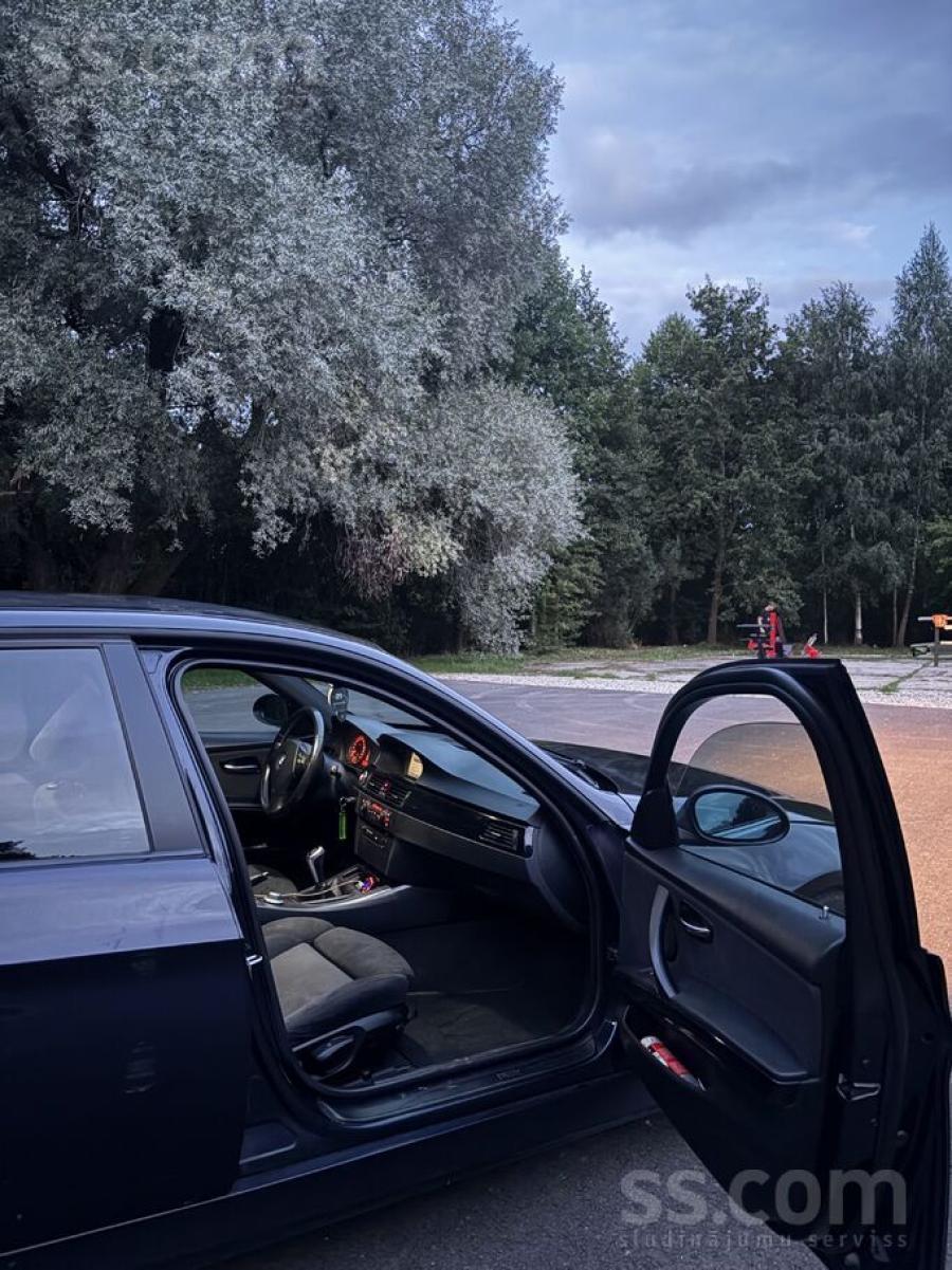 Zils BMW 320 2005 Liepāja, ar dzinēja tilpumu 2.00 L un nobraukumu 378 tūkst. km par 3990 €, foto 15 vietnē AUTOMOTO.COM.LV