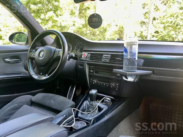 Zils BMW 320 2006 Rīga, ar dzinēja tilpumu 2.00 L un nobraukumu 390 tūkst. km par 1300 €, foto 8 vietnē AUTOMOTO.COM.LV