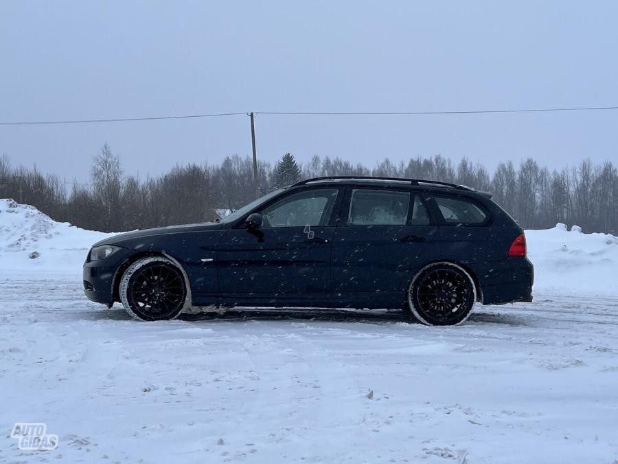 Blue BMW 320 2006 in Panevezys, with an engine capacity of 2.00 L and mileage of 284 thousand km for 2750 €, photo 2 on AUTOMOTO.COM.LV