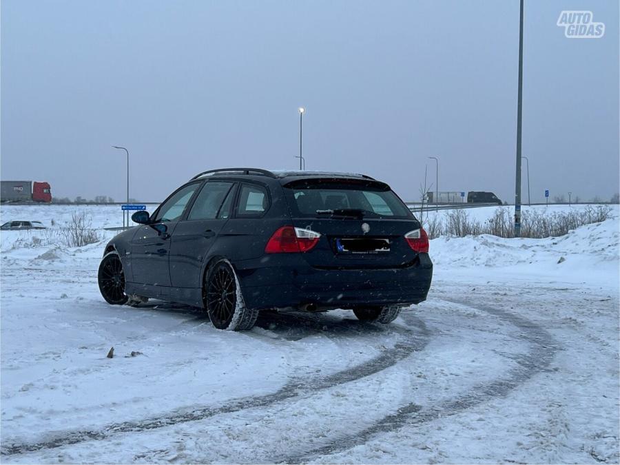 Blue BMW 320 2006 in Panevezys, with an engine capacity of 2.00 L and mileage of 284 thousand km for 2750 €, photo 4 on AUTOMOTO.COM.LV