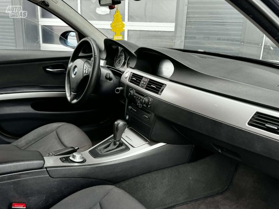 Zils BMW 320 2006 Panevēža, ar dzinēja tilpumu 2.00 L un nobraukumu 357 tūkst. km par 2490 €, foto 14 vietnē AUTOMOTO.COM.LV