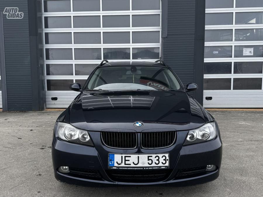 Blue BMW 320 2006 in Panevezys, with an engine capacity of 2.00 L and mileage of 358 thousand km for 2460 €, photo 4 on AUTOMOTO.COM.LV