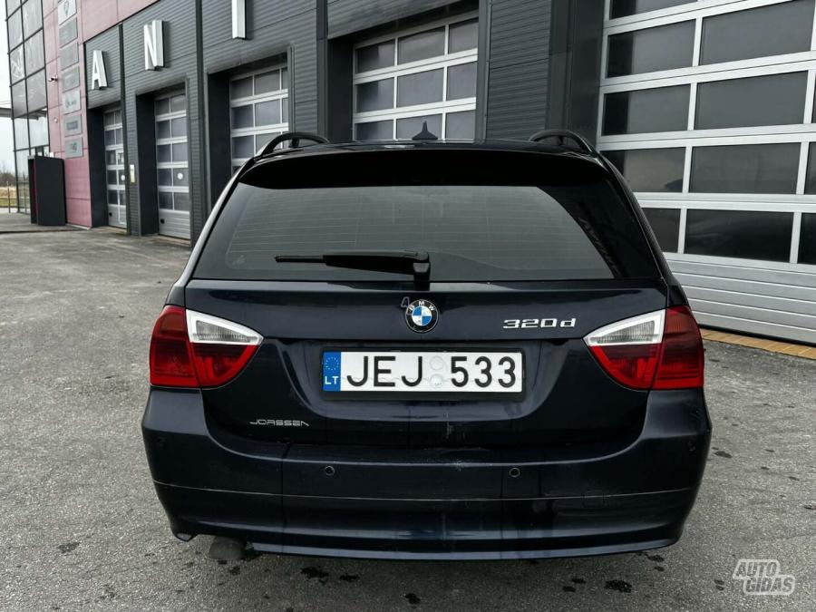 Zils BMW 320 2006 Panevēža, ar dzinēja tilpumu 2.00 L un nobraukumu 359 tūkst. km par 2450 €, foto 11 vietnē AUTOMOTO.COM.LV