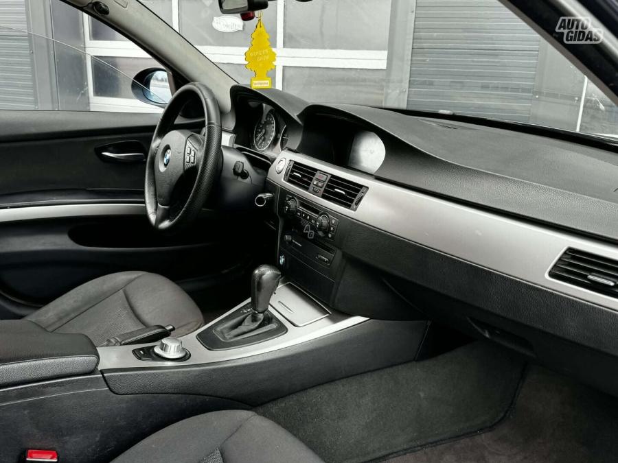 Zils BMW 320 2006 Panevēža, ar dzinēja tilpumu 2.00 L un nobraukumu 359 tūkst. km par 2450 €, foto 14 vietnē AUTOMOTO.COM.LV