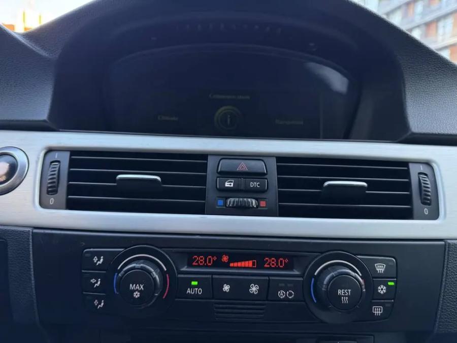 Zils BMW 320 2006 Rīga, ar dzinēja tilpumu 2.00 L un nobraukumu 324 tūkst. km par 5990 €, foto 18 vietnē AUTOMOTO.COM.LV