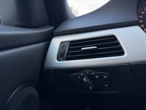 Zils BMW 320 2006 Rīga, ar dzinēja tilpumu 2.00 L un nobraukumu 324 tūkst. km par 5990 €, foto 24 vietnē AUTOMOTO.COM.LV
