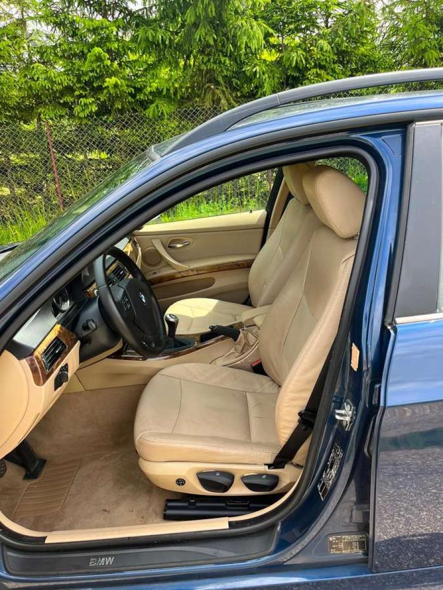 Blue BMW 320 2006 in Utena, with an engine capacity of 2.00 L and mileage of 207 thousand km for 2950 €, photo 12 on AUTOMOTO.COM.LV