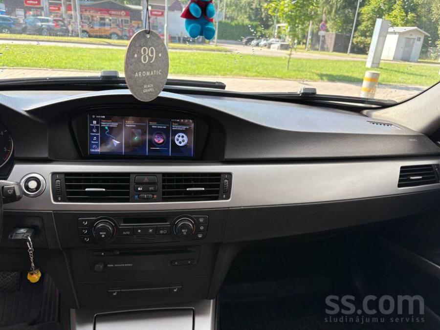 Blue BMW 320 2006 in Riga, with an engine capacity of 2.00 L and mileage of 283 thousand km for 2600 €, photo 8 on AUTOMOTO.COM.LV