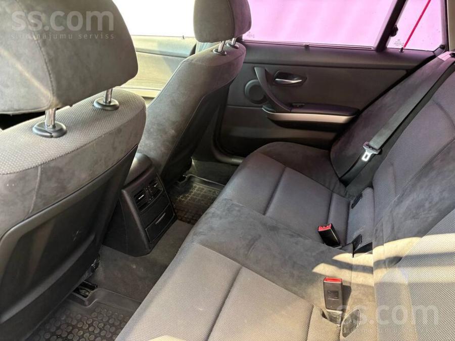 Blue BMW 320 2006 in Riga, with an engine capacity of 2.00 L and mileage of 283 thousand km for 2600 €, photo 9 on AUTOMOTO.COM.LV