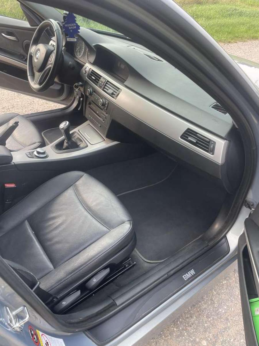 Blue BMW 320 2006 in Vilkaviskis, with an engine capacity of 2.00 L and mileage of 430 thousand km for 2850 €, photo 12 on AUTOMOTO.COM.LV