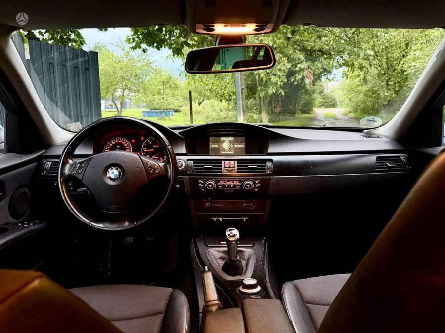 Blue BMW 320 2006 in Kaunas, with an engine capacity of 0.00 L and mileage of 369 thousand km for 3400 €, photo 6 on AUTOMOTO.COM.LV