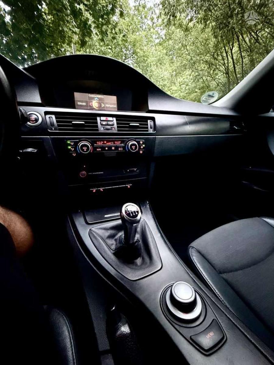 Blue BMW 320 2006 in Kaunas, with an engine capacity of 0.00 L and mileage of 369 thousand km for 3400 €, photo 12 on AUTOMOTO.COM.LV