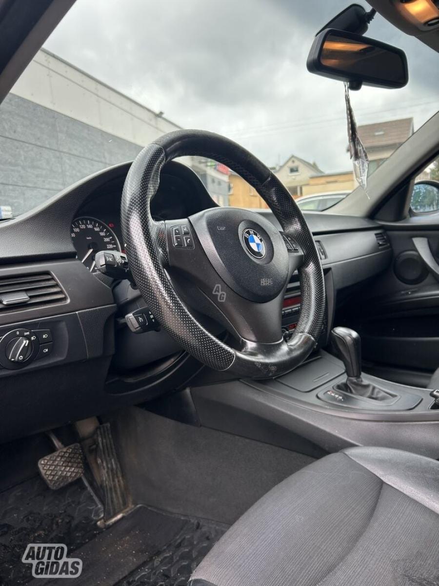 Blue BMW 320 2006 in Kaunas, with an engine capacity of 2.00 L and mileage of 401 thousand km for 3500 €, photo 13 on AUTOMOTO.COM.LV