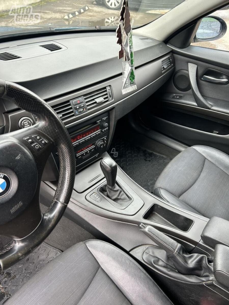 Blue BMW 320 2006 in Kaunas, with an engine capacity of 2.00 L and mileage of 401 thousand km for 3500 €, photo 14 on AUTOMOTO.COM.LV