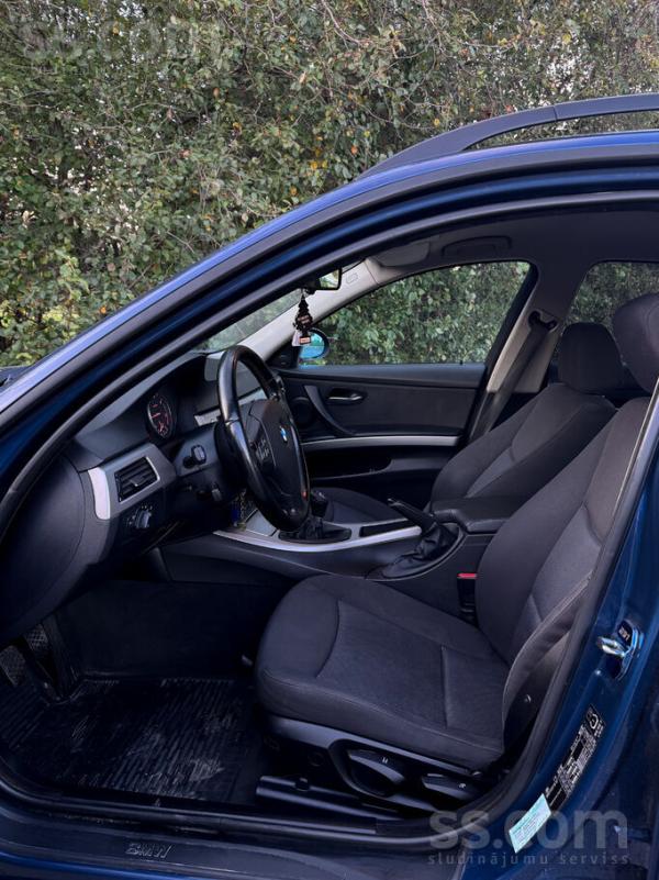 Zils BMW 320 2006 Daugavpils, ar dzinēja tilpumu 2.00 L un nobraukumu 312 tūkst. km par 3200 €, foto 11 vietnē AUTOMOTO.COM.LV