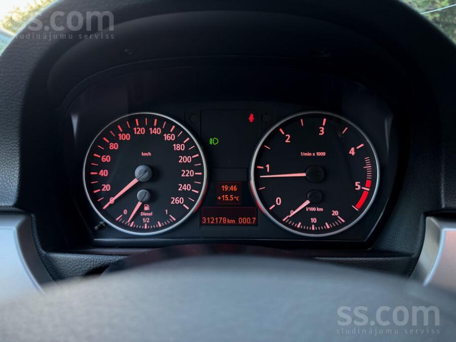 Zils BMW 320 2006 Daugavpils, ar dzinēja tilpumu 2.00 L un nobraukumu 312 tūkst. km par 3200 €, foto 14 vietnē AUTOMOTO.COM.LV