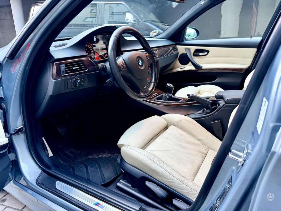 Blue BMW 320 2006 in Kaunas, with an engine capacity of 0.00 L and mileage of 293 thousand km for 4200 €, photo 11 on AUTOMOTO.COM.LV