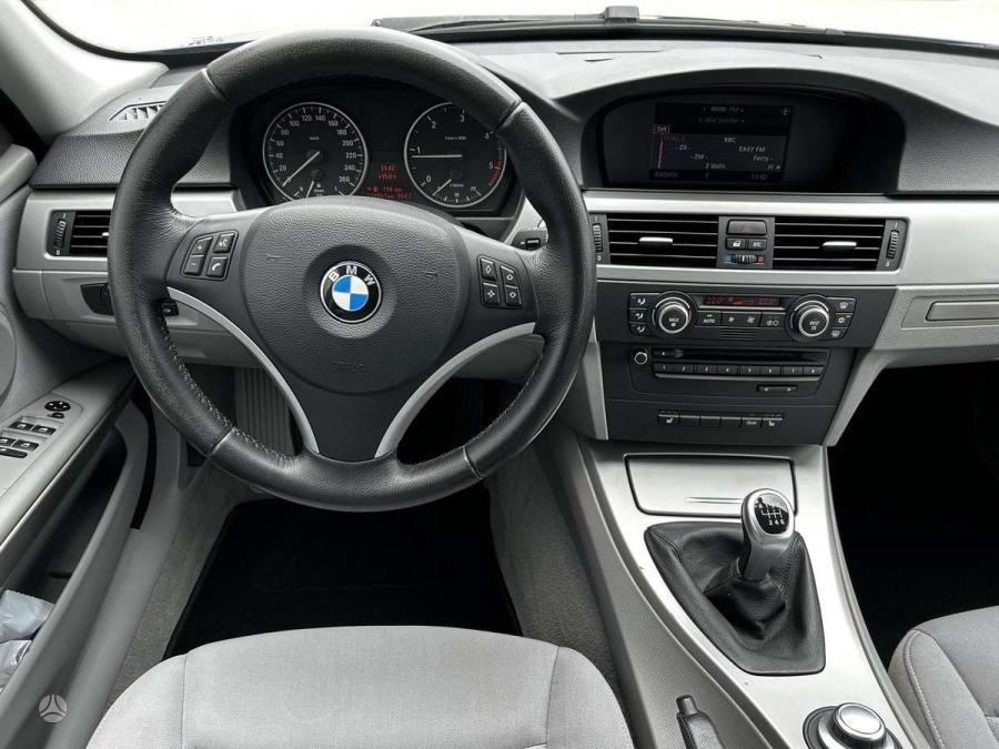 Zils BMW 320 2007 Viļņa, ar dzinēja tilpumu 2.00 L un nobraukumu 321 tūkst. km par 3090 €, foto 14 vietnē AUTOMOTO.COM.LV