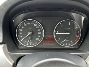 Zils BMW 320 2007 Viļņa, ar dzinēja tilpumu 2.00 L un nobraukumu 321 tūkst. km par 3090 €, foto 16 vietnē AUTOMOTO.COM.LV