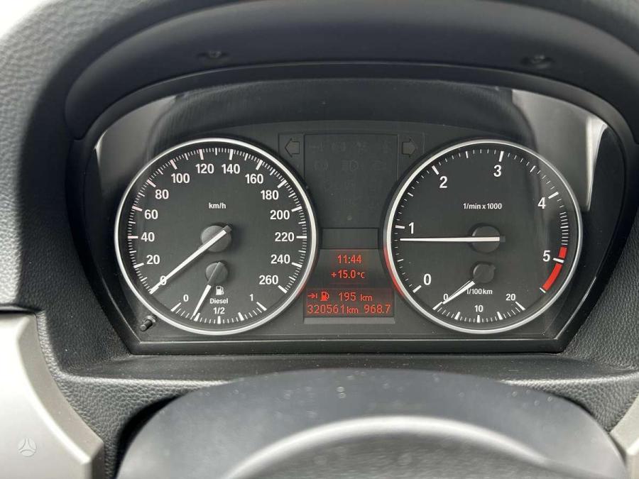 Zils BMW 320 2007 Viļņa, ar dzinēja tilpumu 2.00 L un nobraukumu 321 tūkst. km par 3090 €, foto 16 vietnē AUTOMOTO.COM.LV