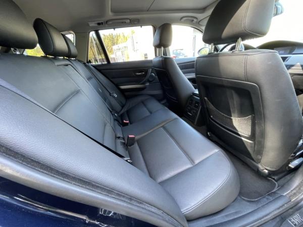 Zils BMW 320 2007 Rīga, ar dzinēja tilpumu 2.00 L un nobraukumu 238 tūkst. km par 3950 €, foto 8 vietnē AUTOMOTO.COM.LV