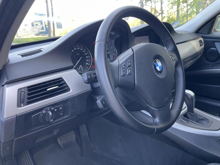 Zils BMW 320 2007 Rīga, ar dzinēja tilpumu 2.00 L un nobraukumu 238 tūkst. km par 3950 €, foto 14 vietnē AUTOMOTO.COM.LV