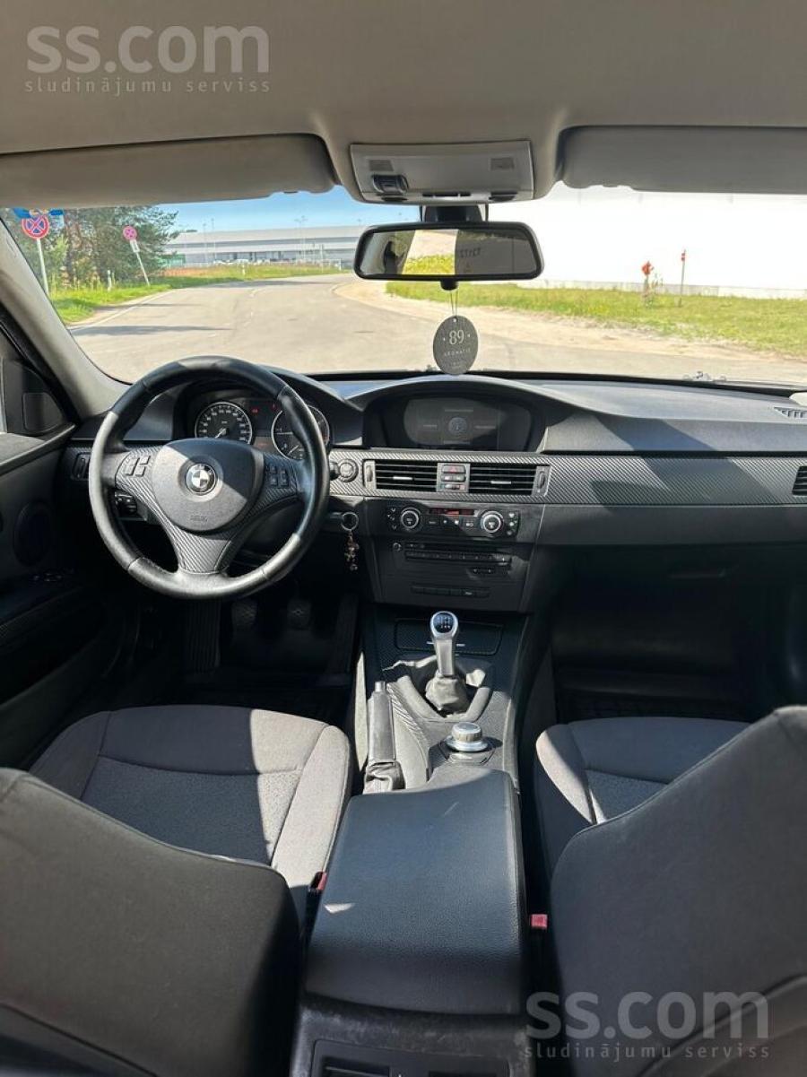 Blue BMW 320 2007 in Riga, with an engine capacity of 2.00 L and mileage of 393 thousand km for 3500 €, photo 8 on AUTOMOTO.COM.LV