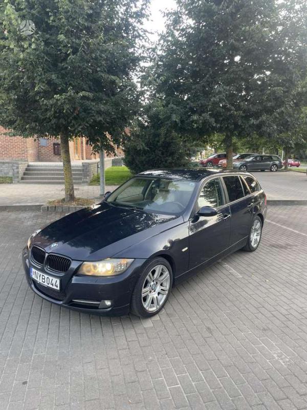 BMW 320 2007 in Vilnius on AUTOMOTO.COM.LV Blue BMW 320 2007 in Vilnius, with an engine capacity of 2.00 L and mileage of 318 thousand km for 3200 β¬, photo 1 on AUTOMOTO.COM.LV