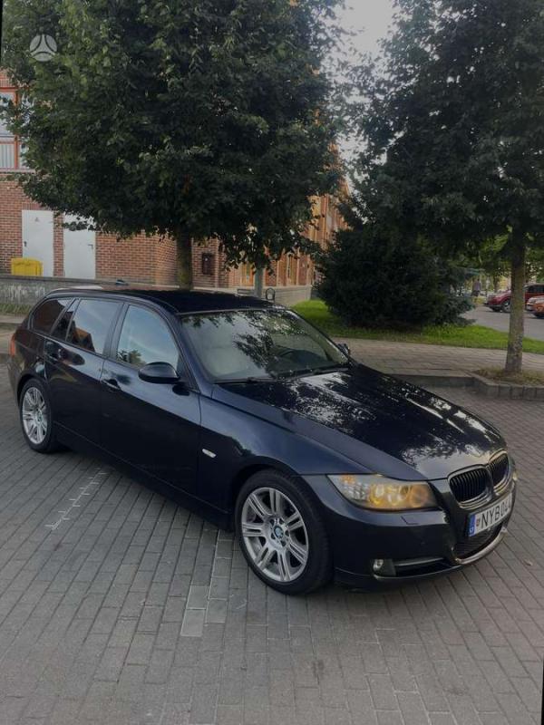 BMW 320 2007 in Vilnius on AUTOMOTO.COM.LV Blue BMW 320 2007 in Vilnius, with an engine capacity of 2.00 L and mileage of 318 thousand km for 3200 β¬, photo 4 on AUTOMOTO.COM.LV