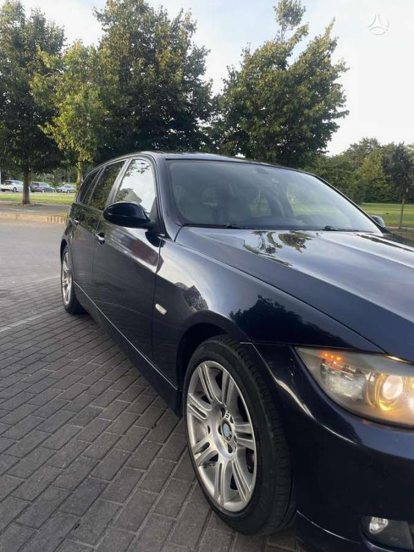 BMW 320 2007 in Vilnius on AUTOMOTO.COM.LV Blue BMW 320 2007 in Vilnius, with an engine capacity of 2.00 L and mileage of 318 thousand km for 3200 β¬, photo 11 on AUTOMOTO.COM.LV