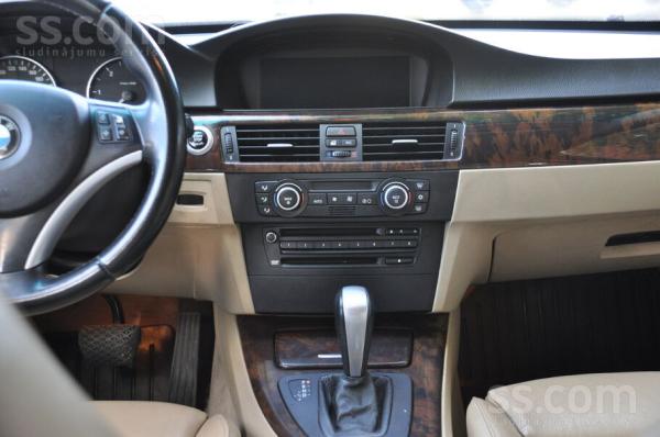 Blue BMW 320 2007 in Riga, with an engine capacity of 2.00 L and mileage of 372 thousand km for 3250 €, photo 8 on AUTOMOTO.COM.LV