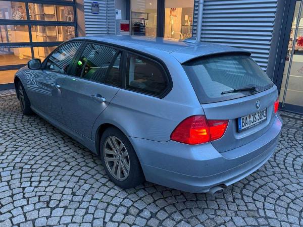 Blue BMW 320 2008 in Utena, with an engine capacity of 2.00 L and mileage of 257 thousand km for 3599 €, photo 3 on AUTOMOTO.COM.LV