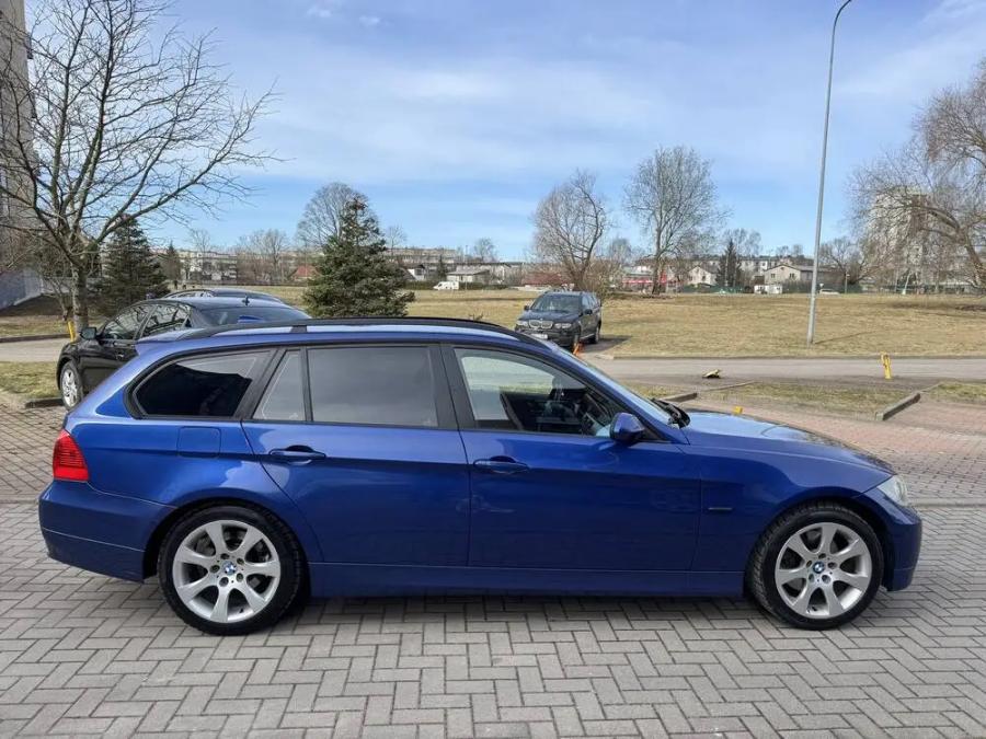Blue BMW 320 2008 in Riga, with an engine capacity of 2.00 L and mileage of 264 thousand km for 3690 €, photo 3 on AUTOMOTO.COM.LV