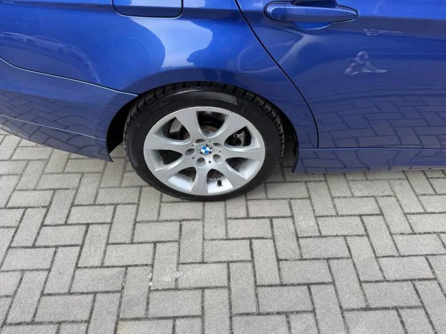 Blue BMW 320 2008 in Riga, with an engine capacity of 2.00 L and mileage of 264 thousand km for 3690 €, photo 8 on AUTOMOTO.COM.LV