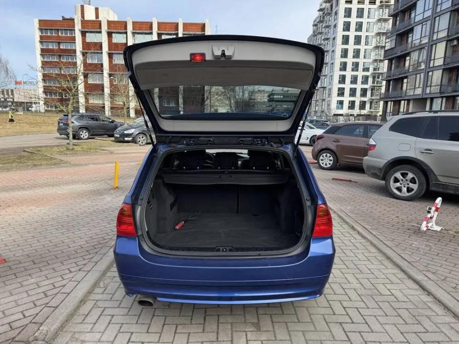 Blue BMW 320 2008 in Riga, with an engine capacity of 2.00 L and mileage of 264 thousand km for 3690 €, photo 12 on AUTOMOTO.COM.LV