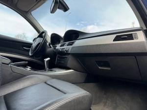 Blue BMW 320 2008 in Riga, with an engine capacity of 2.00 L and mileage of 264 thousand km for 3690 €, photo 16 on AUTOMOTO.COM.LV