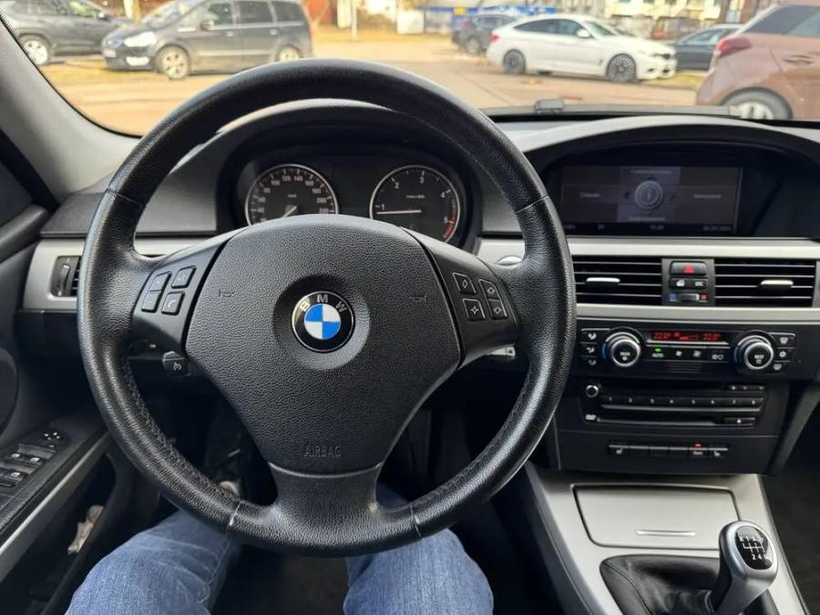 Blue BMW 320 2008 in Riga, with an engine capacity of 2.00 L and mileage of 264 thousand km for 3690 €, photo 18 on AUTOMOTO.COM.LV
