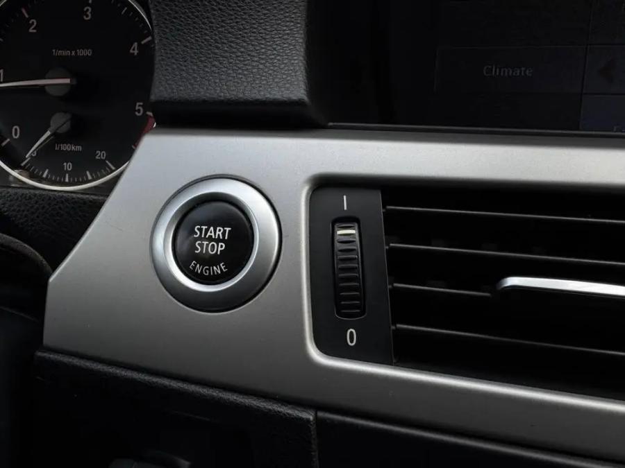 Blue BMW 320 2008 in Riga, with an engine capacity of 2.00 L and mileage of 264 thousand km for 3690 €, photo 28 on AUTOMOTO.COM.LV