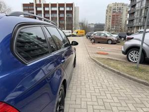 Blue BMW 320 2008 in Riga, with an engine capacity of 2.00 L and mileage of 369 thousand km for 3490 €, photo 6 on AUTOMOTO.COM.LV