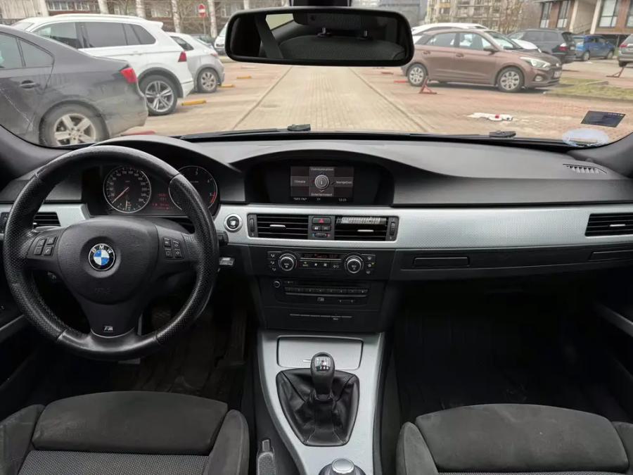 Blue BMW 320 2008 in Riga, with an engine capacity of 2.00 L and mileage of 369 thousand km for 3490 €, photo 15 on AUTOMOTO.COM.LV