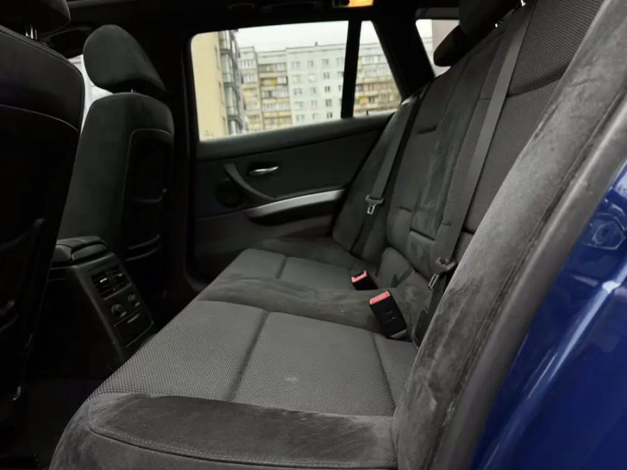 Blue BMW 320 2008 in Riga, with an engine capacity of 2.00 L and mileage of 369 thousand km for 3490 €, photo 16 on AUTOMOTO.COM.LV