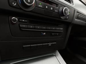 Blue BMW 320 2008 in Riga, with an engine capacity of 2.00 L and mileage of 369 thousand km for 3490 €, photo 26 on AUTOMOTO.COM.LV