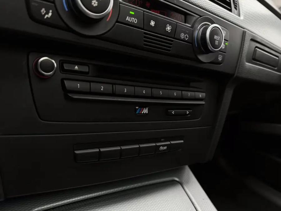 Blue BMW 320 2008 in Riga, with an engine capacity of 2.00 L and mileage of 369 thousand km for 3490 €, photo 26 on AUTOMOTO.COM.LV