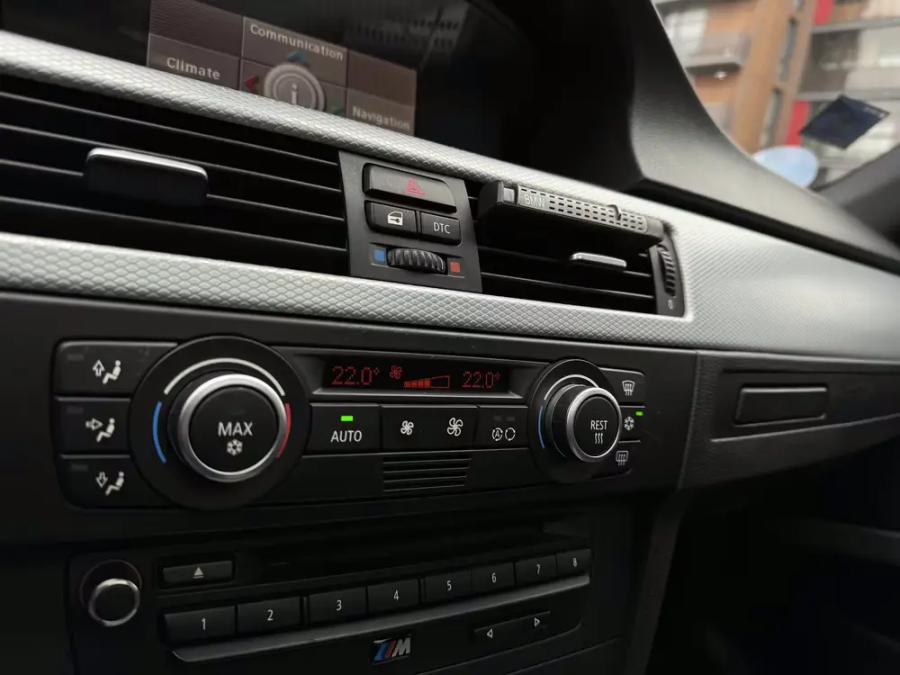 Blue BMW 320 2008 in Riga, with an engine capacity of 2.00 L and mileage of 369 thousand km for 3490 €, photo 27 on AUTOMOTO.COM.LV
